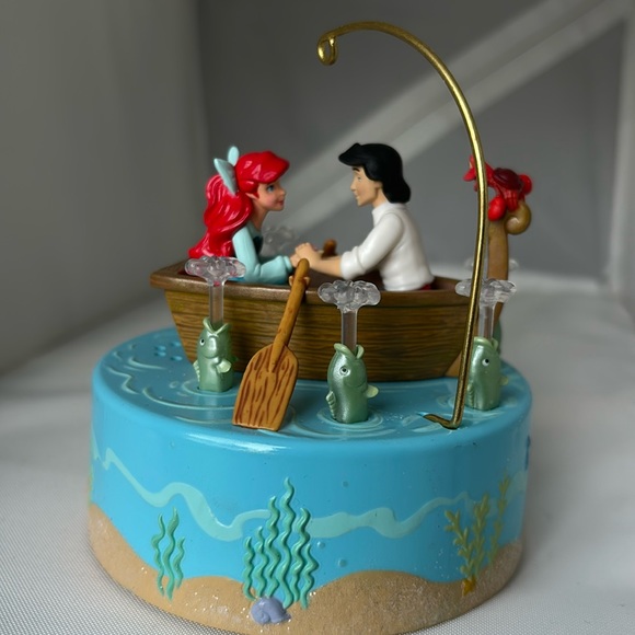 Disney | Holiday | Kiss The Girl Disney Little Mermaid Rowboat Scene ...